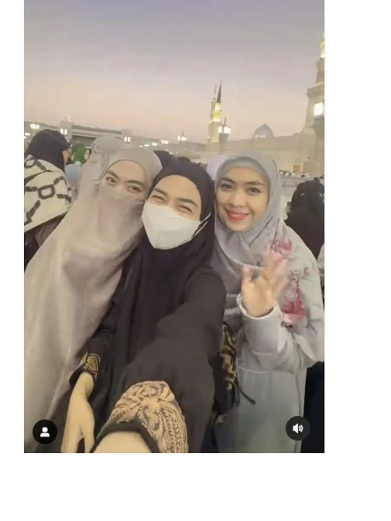 8 Potret Oki Setiana Dewi, Shindy Putri dan Ria Ricis Umroh Bareng ...