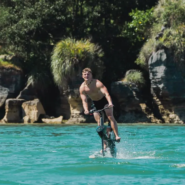 6 Potret Sepeda yang Bisa Gowes di Atas Air, Netizen: Siap Mengarungi ...