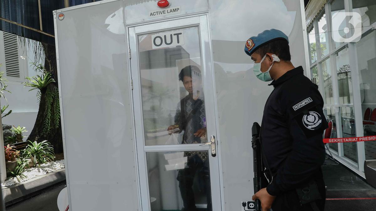 FOTO: Menhub Positif Corona, Istana Pasang Ruang Disinfeksi di Pintu ...