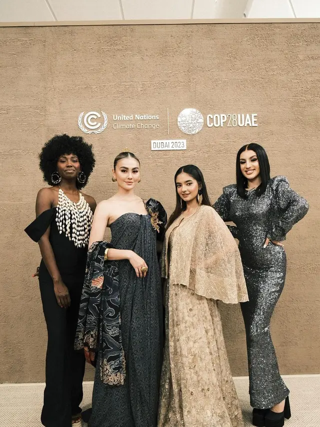 Karier Makin Mentereng, Penampilan Agnez Mo Bangga Kenakan Batik saat Hadiri Event Internasional ...