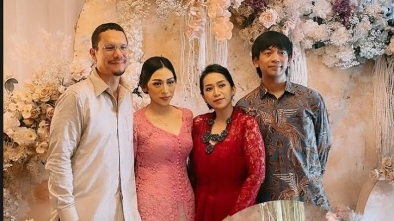 Angga Puradiredja Vokalis Maliq & D'Essential Lamar Kekasihnya Dewi ...