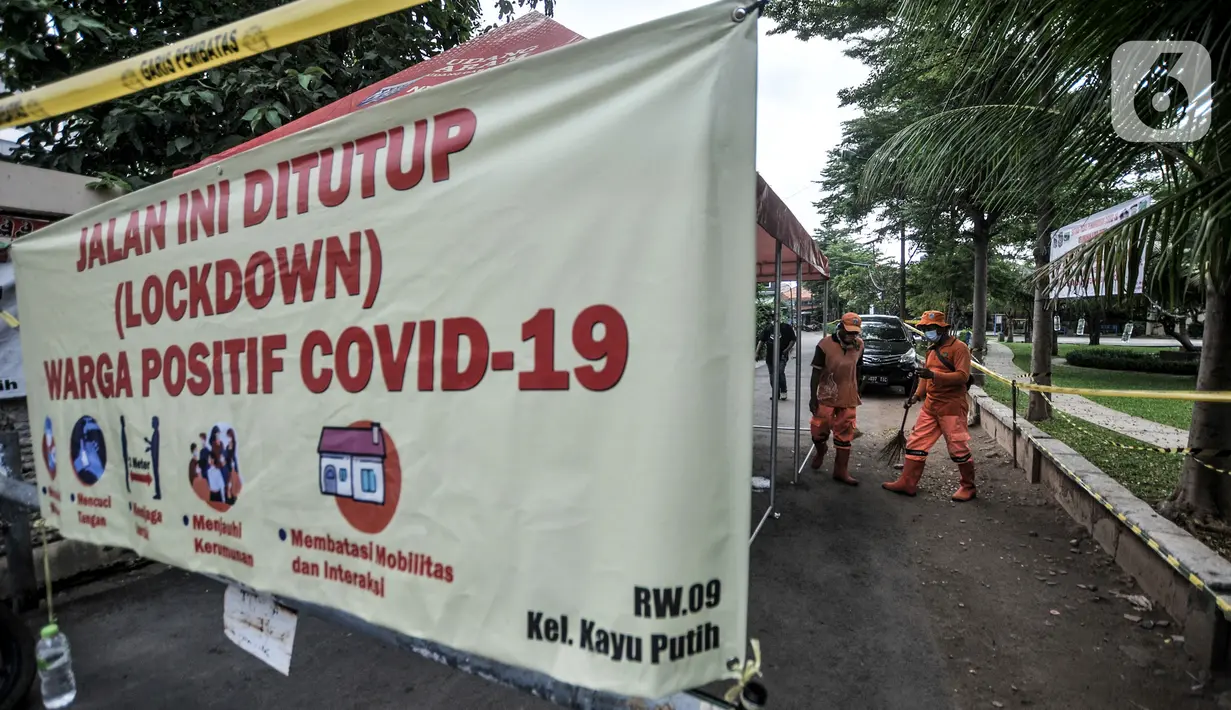 FOTO: Satu RT di Jakarta Lockdown Akibat COVID-19 - Foto Liputan6.com