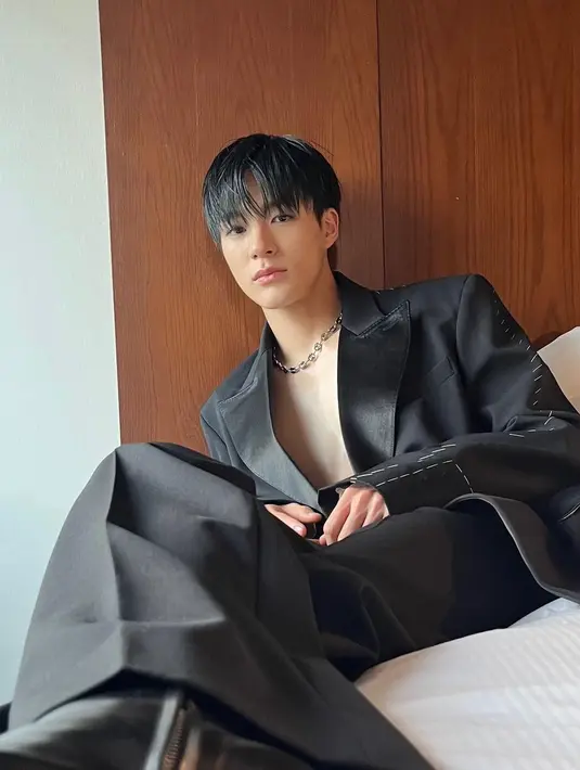 Jeno NCT Jadi Satu-satunya Artis Pria Asia di Acara Elit Vogue World ...
