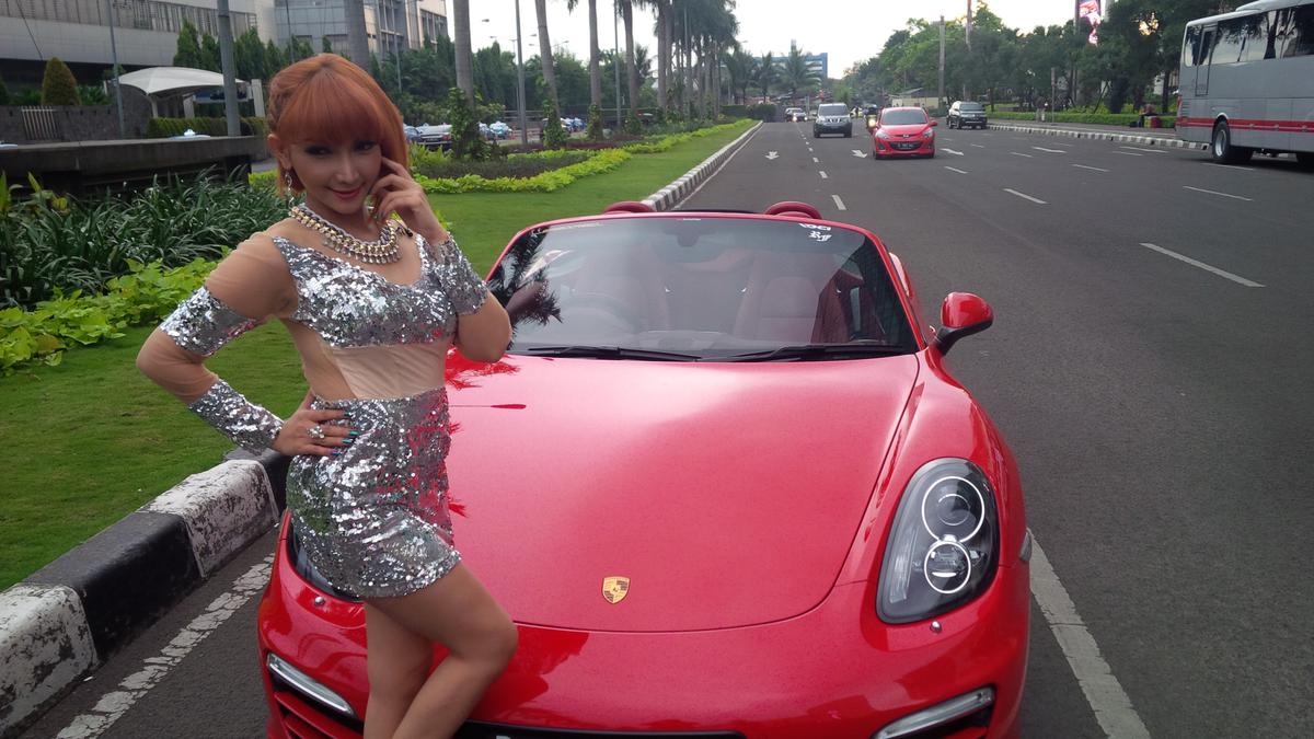 ﻿Top 5 Otomotif: Mobil Mewah Peliharaan Roro Fitria - Otomotif Liputan6.com