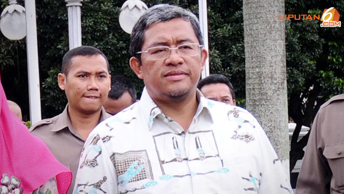 Ingat, Guru Dilarang Merokok di Depan Siswa