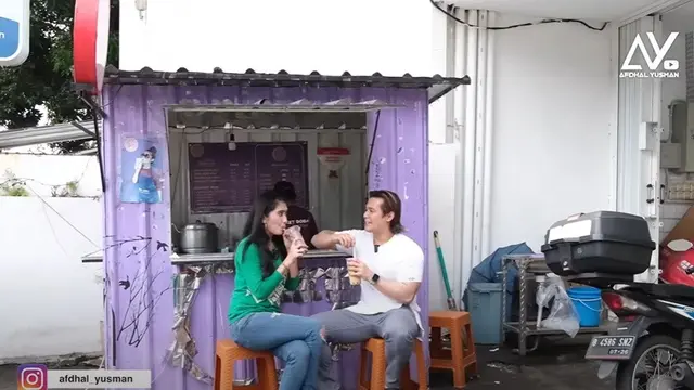 Jarang Tersorot, Ini 7 Potret Revi Mariska yang Banting Setir Jadi Penjual Boba - Hot Liputan6.com