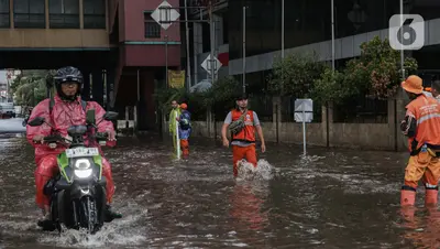 Diterjang Banjir Rob, Pemprov Jakarta Bakal Tangani Permanen Kebocoran Tanggul Pantai Mulai 2025 ...