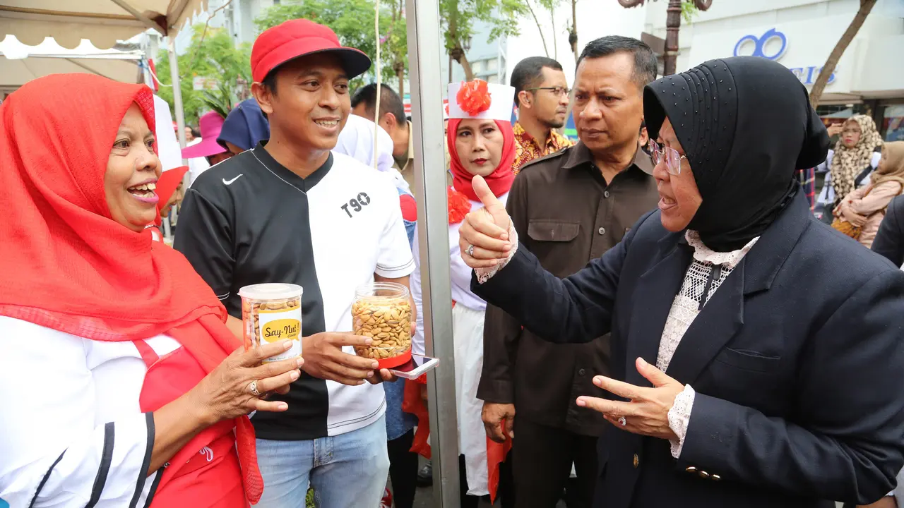 Style Stylish Bu Risma Saat Ngabuburit - Islami Liputan6.com