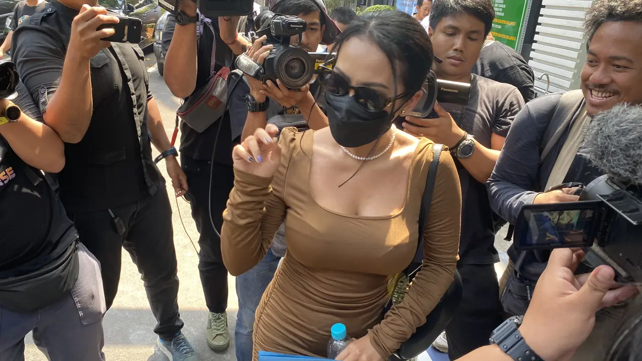 7 Fakta Selebgram Siskaeee Penuhi Panggilan Polisi Terkait Kasus Rumah Produksi Film Porno ...