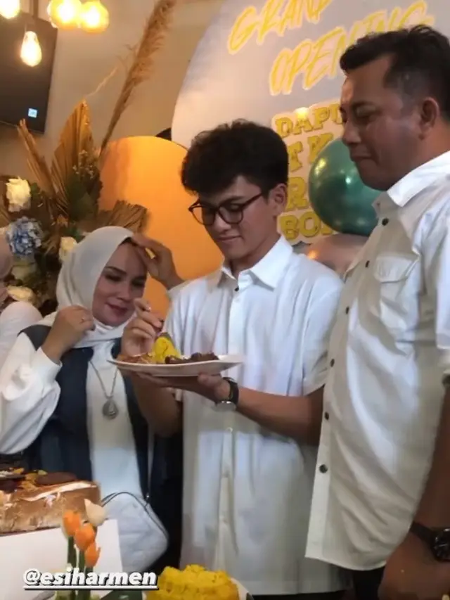 6 Potret Rey Bong Bintang Sinetron Dari Jendela SMP SCTV Rayakan Ultah ...