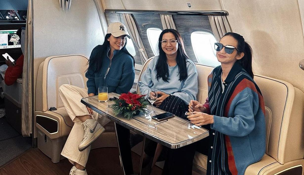 Potret Seru Enzy Storia dan Hesti Purwadinata Liburan Bareng di London ...