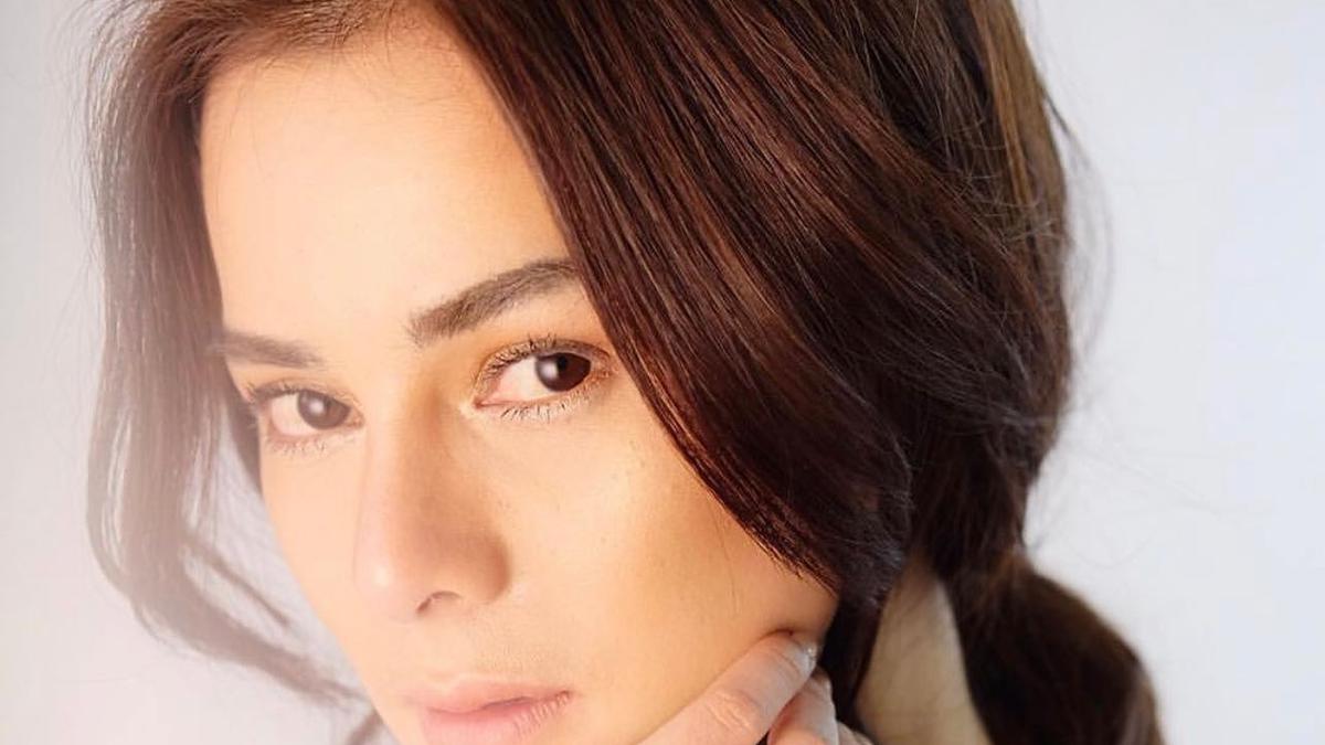 7 Pesona Memikat Astrid Tiar di Trending Awards: Gaun Blink-Blink dan Riasan Sempurna ...