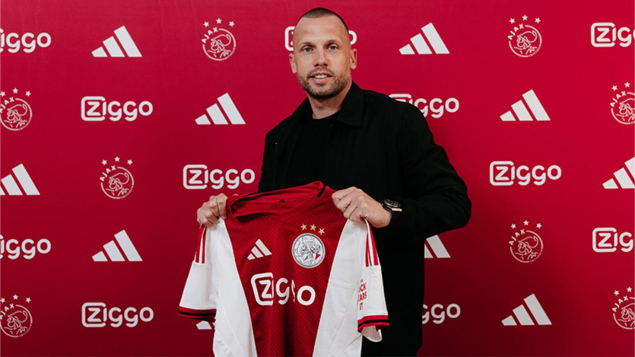 Mengenal Johnny Heitinga: Pelatih Baru Ajax Keturunan Maluku yang ...
