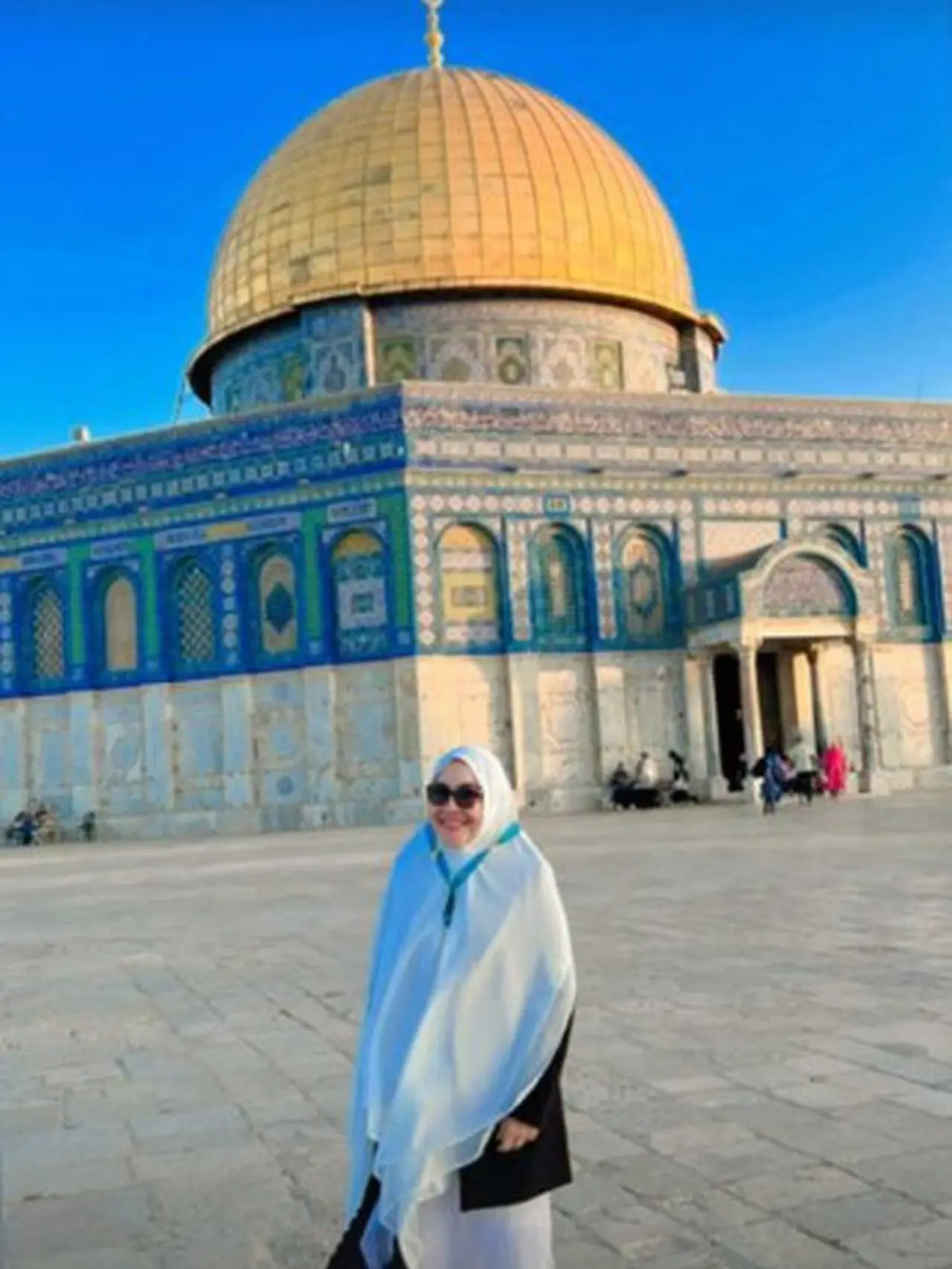 6 Potret Umi Kalsum Liburan ke Yordania, Penampilannya Jadi Sorotan - Hot Liputan6.com