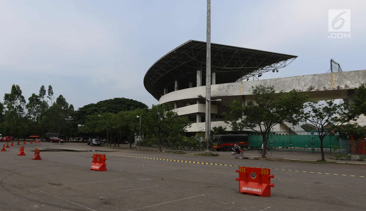 PHOTO: Saat Pernikahan Kahiyang, Stadion Manahan Jadi Tempat Parkir ...
