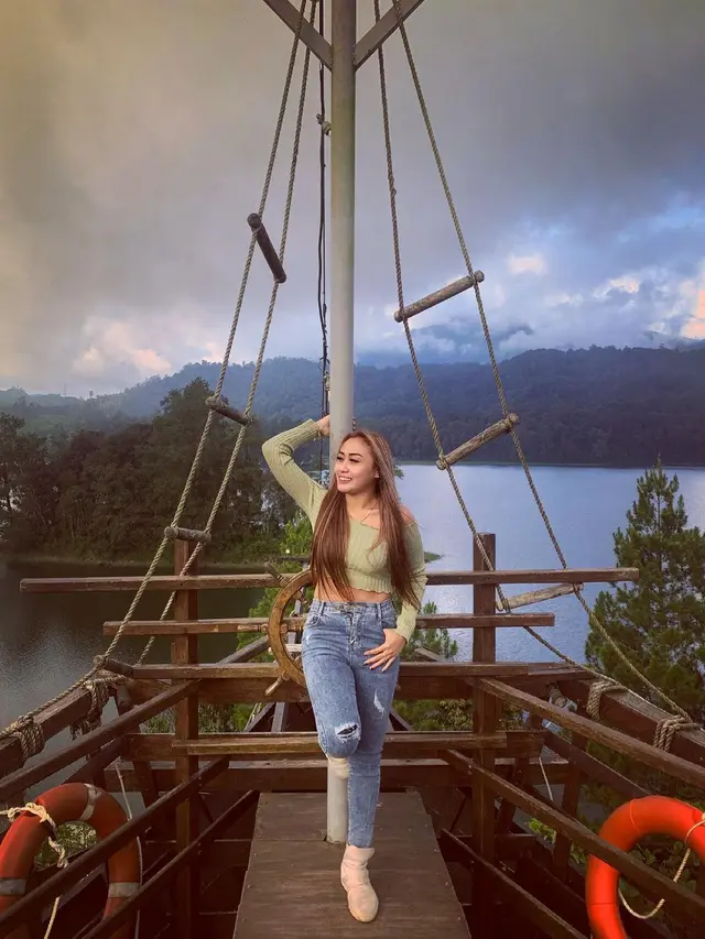6 Potret Tessa Morena, DJ Visi Foya Misi Foya yang Viral di Medsos