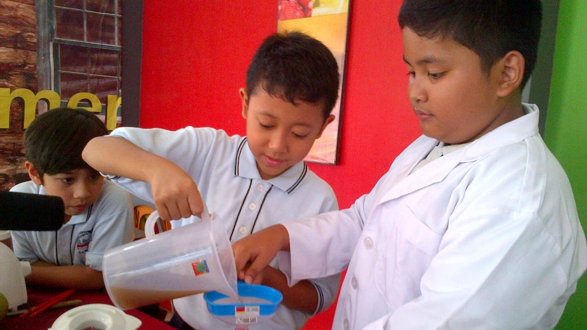 Temukan Formula Anti Rayap, Anak SD di Semarang Juara di Korsel