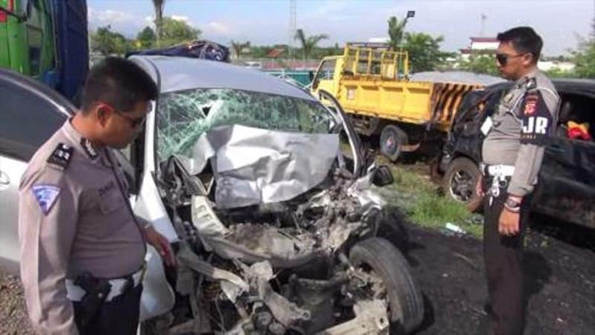 Avanza Tabrak Truk di Tol Cipali, 1 Tewas - Regional Liputan6.com