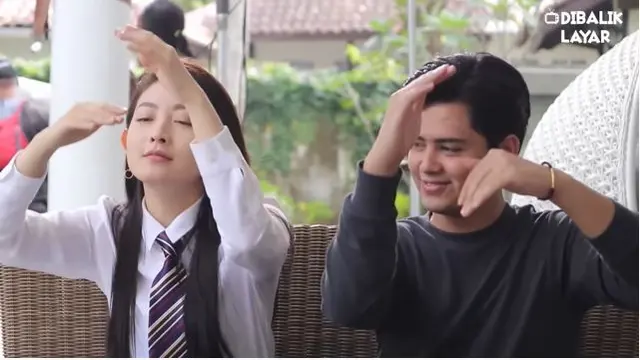 6 Potret Natasha Wilona Berhasil Ajari Aliando Syarief Joget TikTok, Bikin Heboh - Hot Liputan6.com