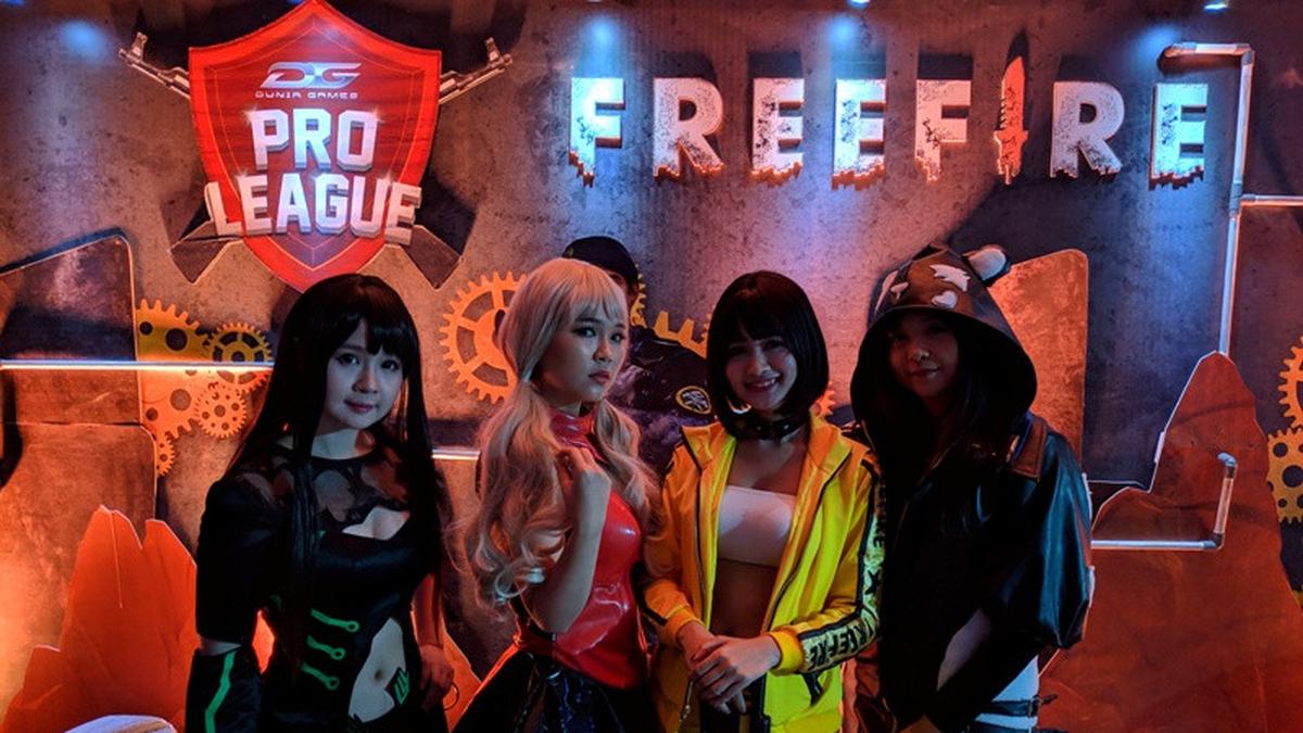 Cosplay Seksi Meriahkan Grand Final DGPL Free Fire - E-sports Bola.com