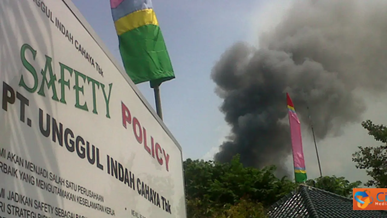 Bagian Produksi PT UIC Terbakar - Citizen6 Liputan6.com
