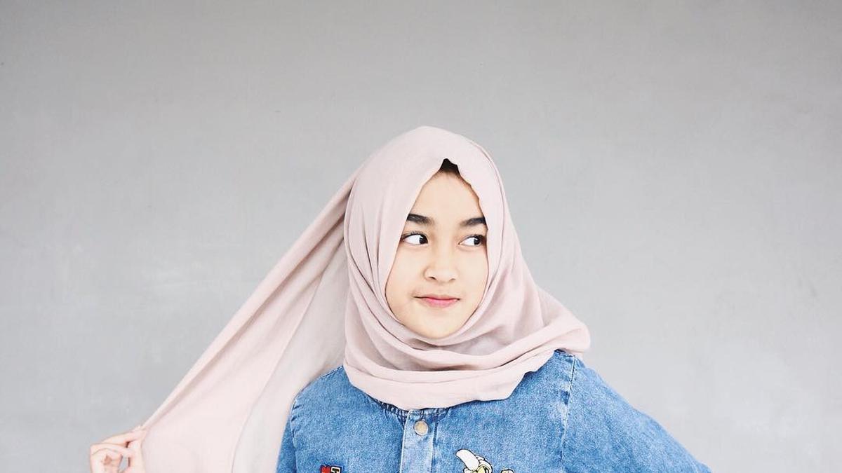 5 Gaya Busana Hijab yang Kekinian untuk Anak Remaja Masa Kini - Fashion ...