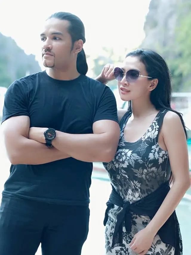 Anniversary Ke-15, Ini 6 Momen Mesra Romy Rafael dan Istri yang ...