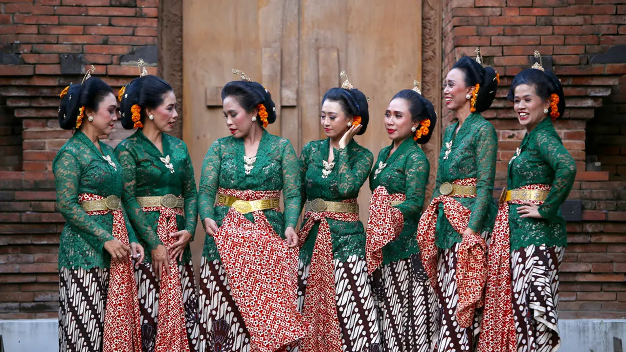5 Ciri Khas Kebaya Yogyakarta yang Penuh Makna Kebudayaan - Fashion Fimela.com