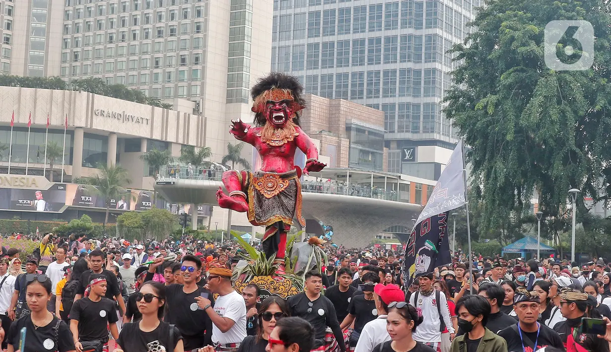 Sambut Perayaan Nyepi 2023, Ogoh Ogoh Diarak di Bundaran HI Jakarta ...