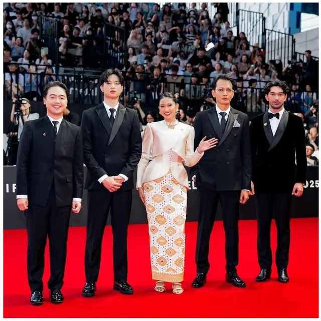 6 Potret Pemeran Film Pangku Karya Reza Rahadian di BIFF 2025, Ajak Selfie Lisa BLACKPINK ...