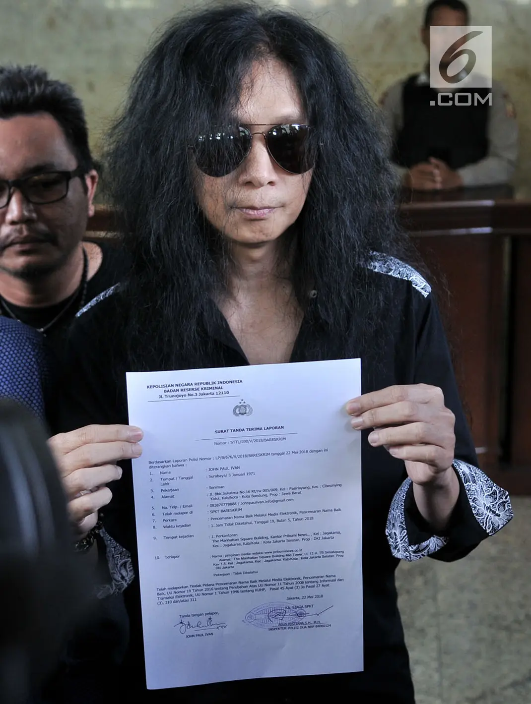 FOTO: Dituding Buat Lagu 2019 Ganti Presiden, John Paul Ivan Lapor Polisi - Foto Liputan6.com