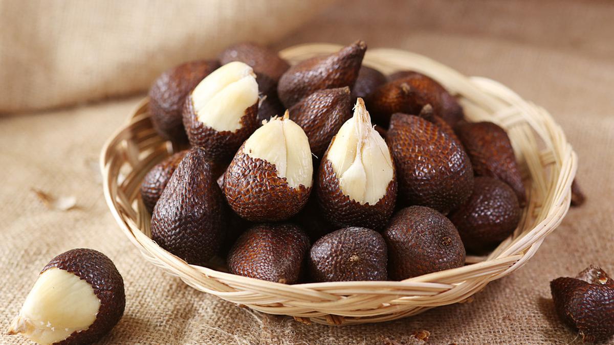 5 Cara Memilih Buah Salak yang Manis dan Matang Sempurna - Food Fimela.com