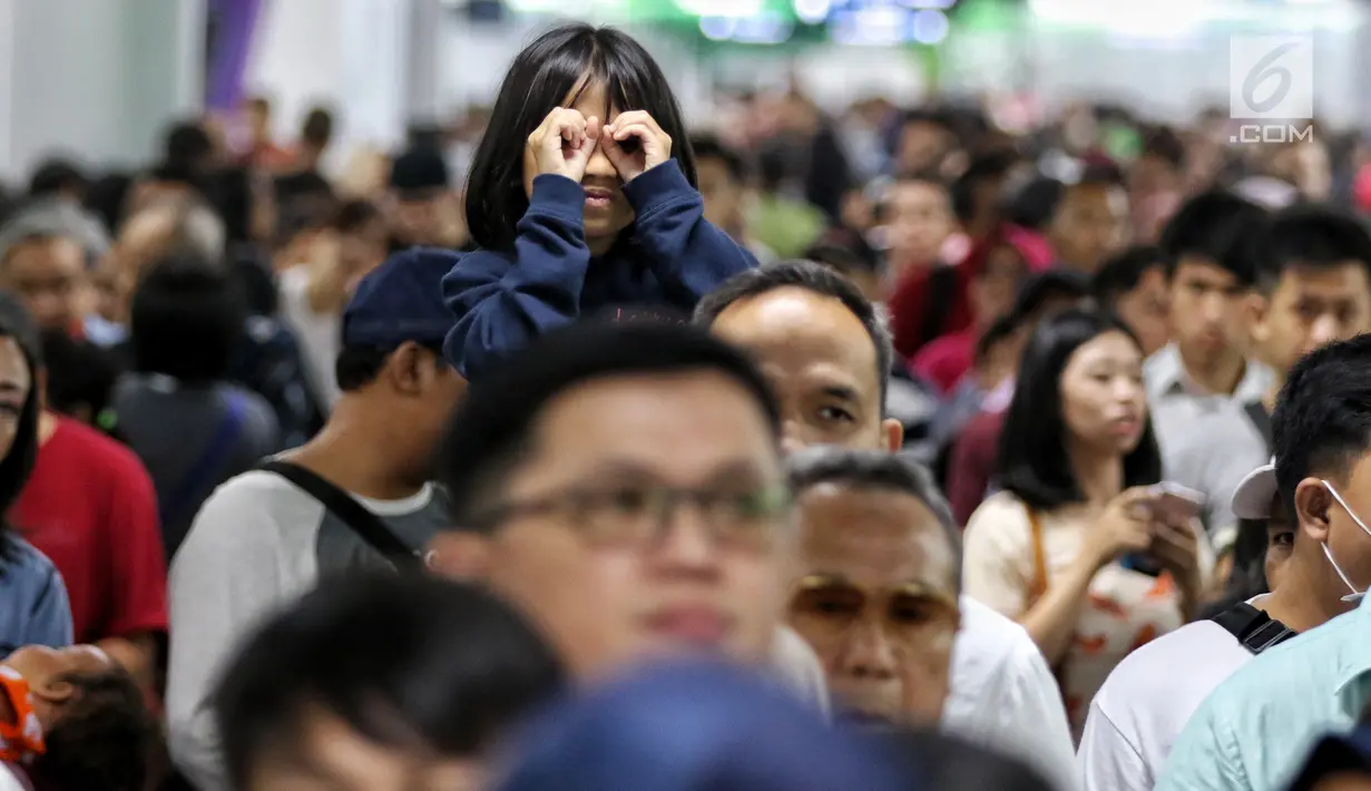 FOTO: Libur Lebaran, MRT Dipadati Masyarakat - Foto Liputan6.com