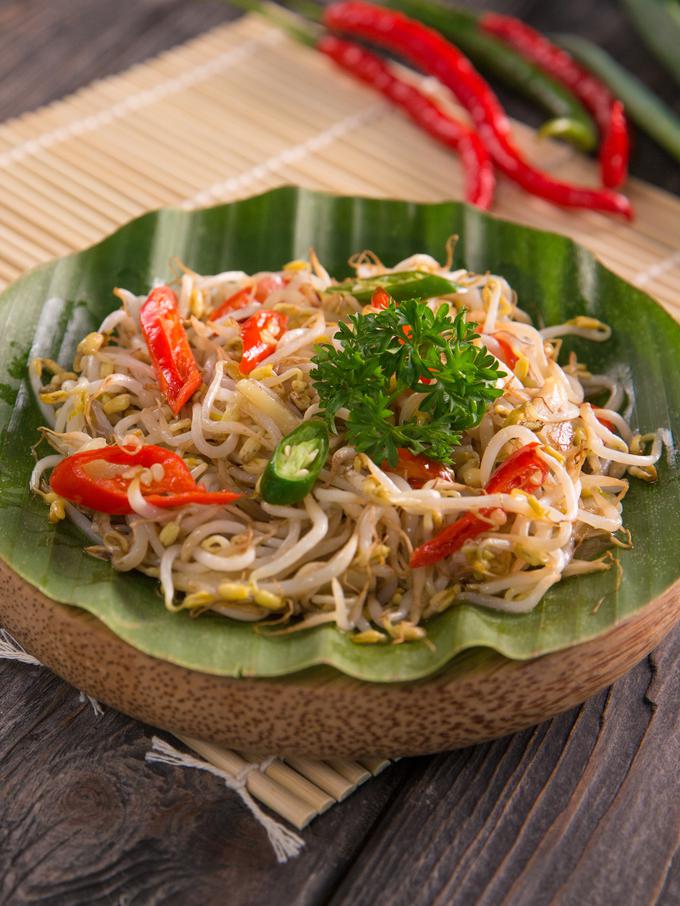 Resep Praktis Oseng Kecambah Gurih Pedas - Food Fimela.com
