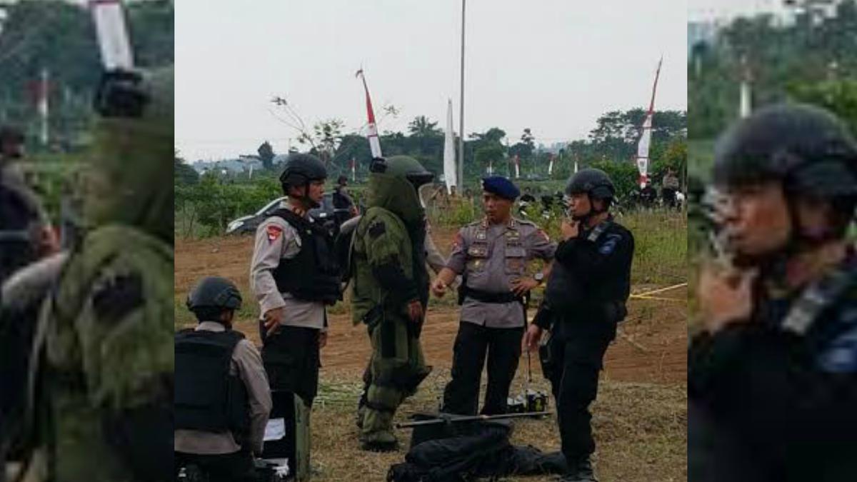 Replika Bom Mainan Gegerkan Kantor Pemkab Bandung Barat - Regional ...