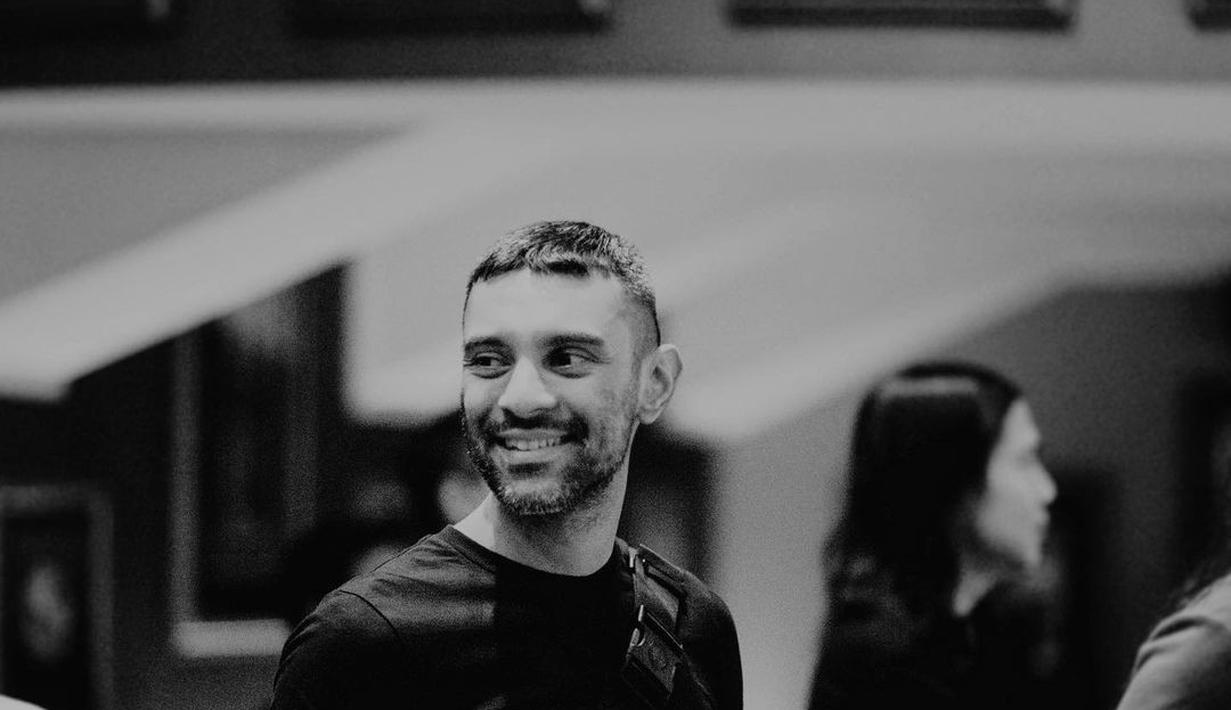 Pesona Didi Riyadi, Drummer Ganteng yang Makin Tua Makin Kece - Foto ...