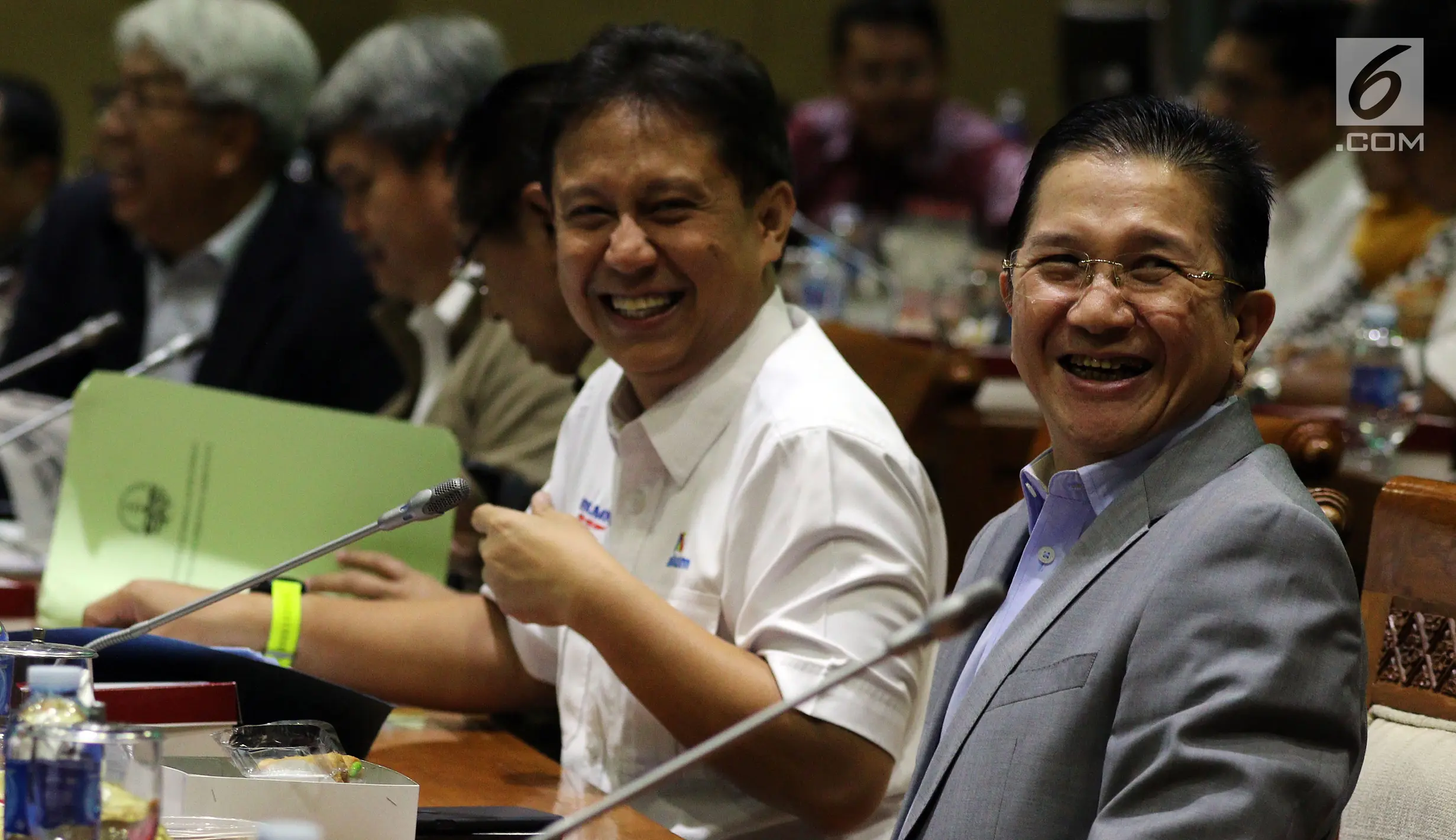FOTO: Gaya Dirut Inalum dan Freeport Saat Rapat Bareng DPR - Foto ...