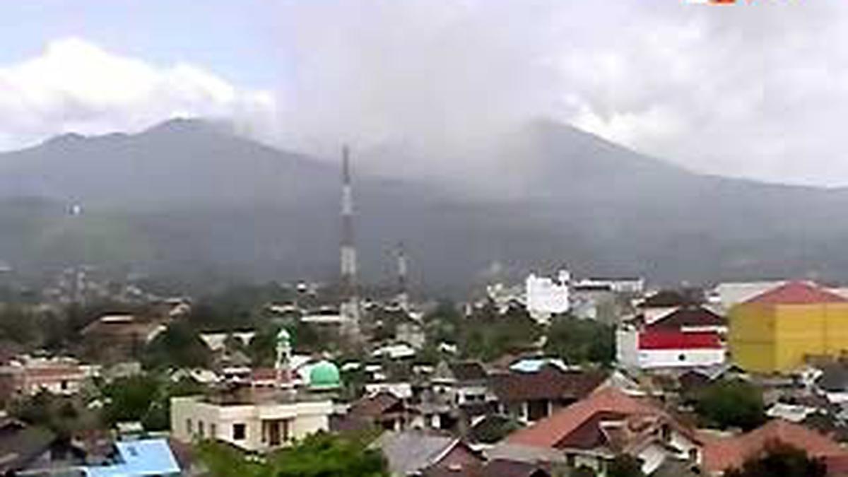 Aktivitas Vulkanik Gunung Lokon Meningkat - News Liputan6.com