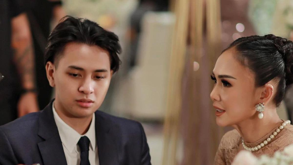 Potret Terbaru Cavin Obrient Putra Sulung Yuni Shara, Ganteng dengan Rambut Pendek dan Setelan ...