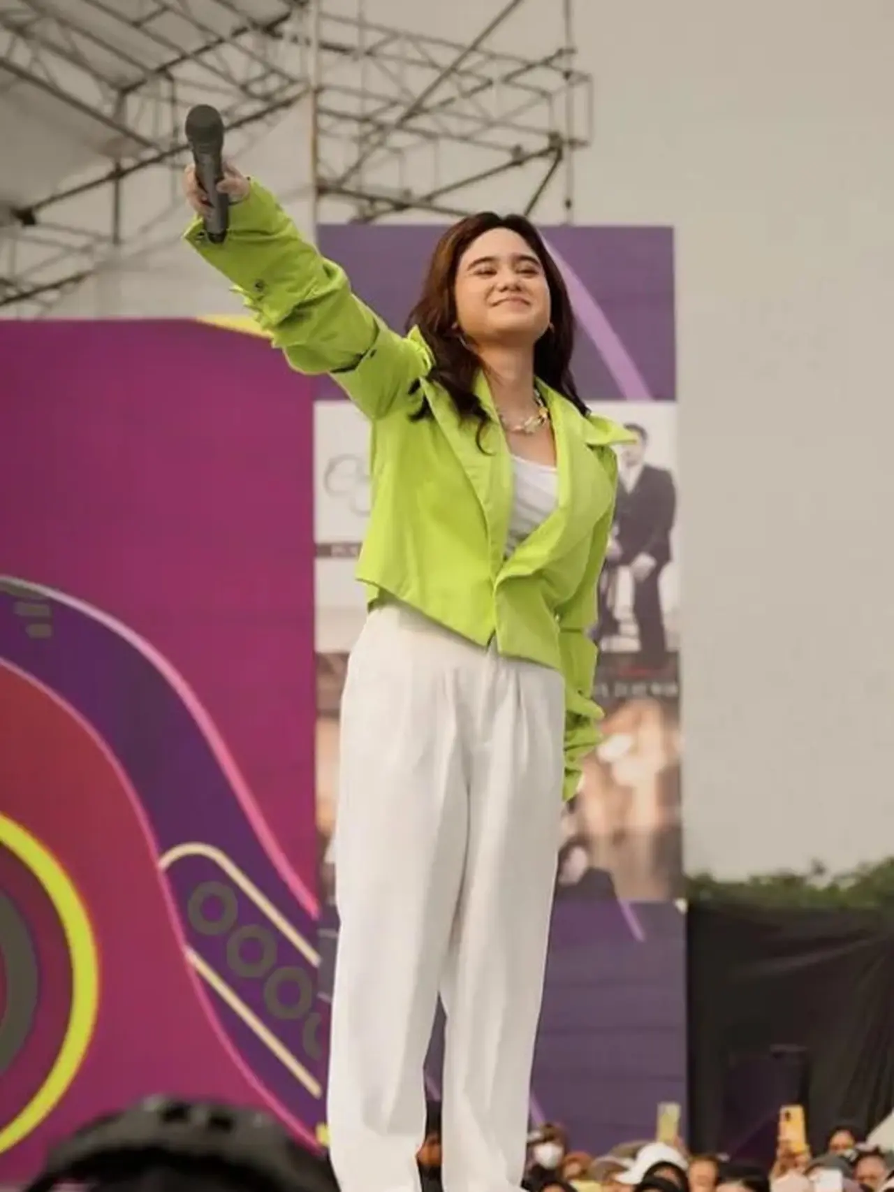 7 Inspirasi Outfit Loose Pants ala Selebriti Cantik Indonesia ...