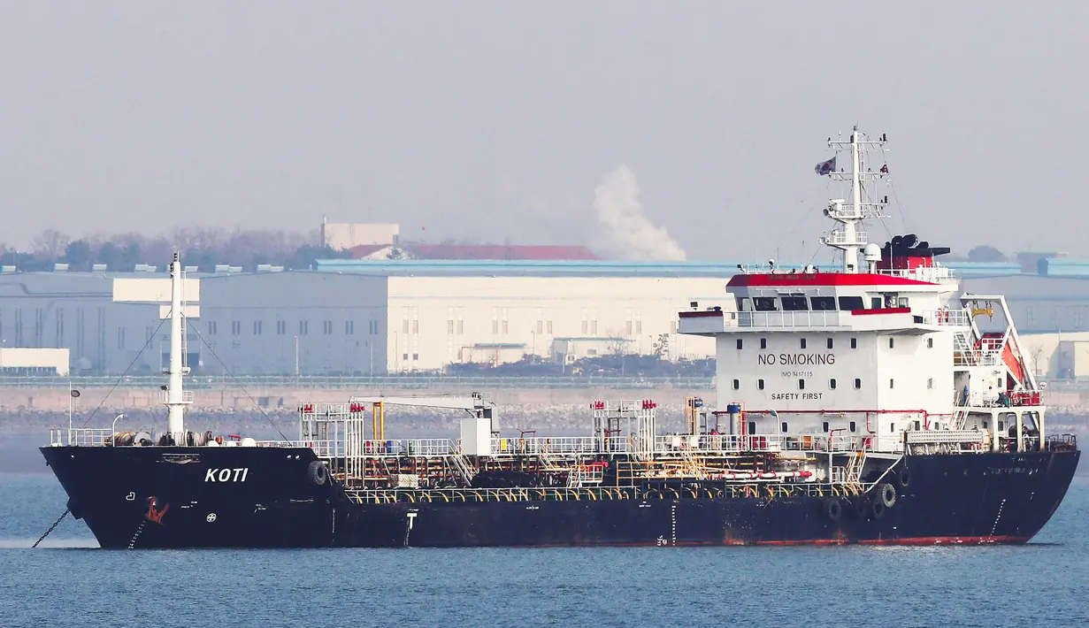 FOTO: Penampakan Kapal Tanker yang Kirim Pasokan Minyak ke Korea Utara ...
