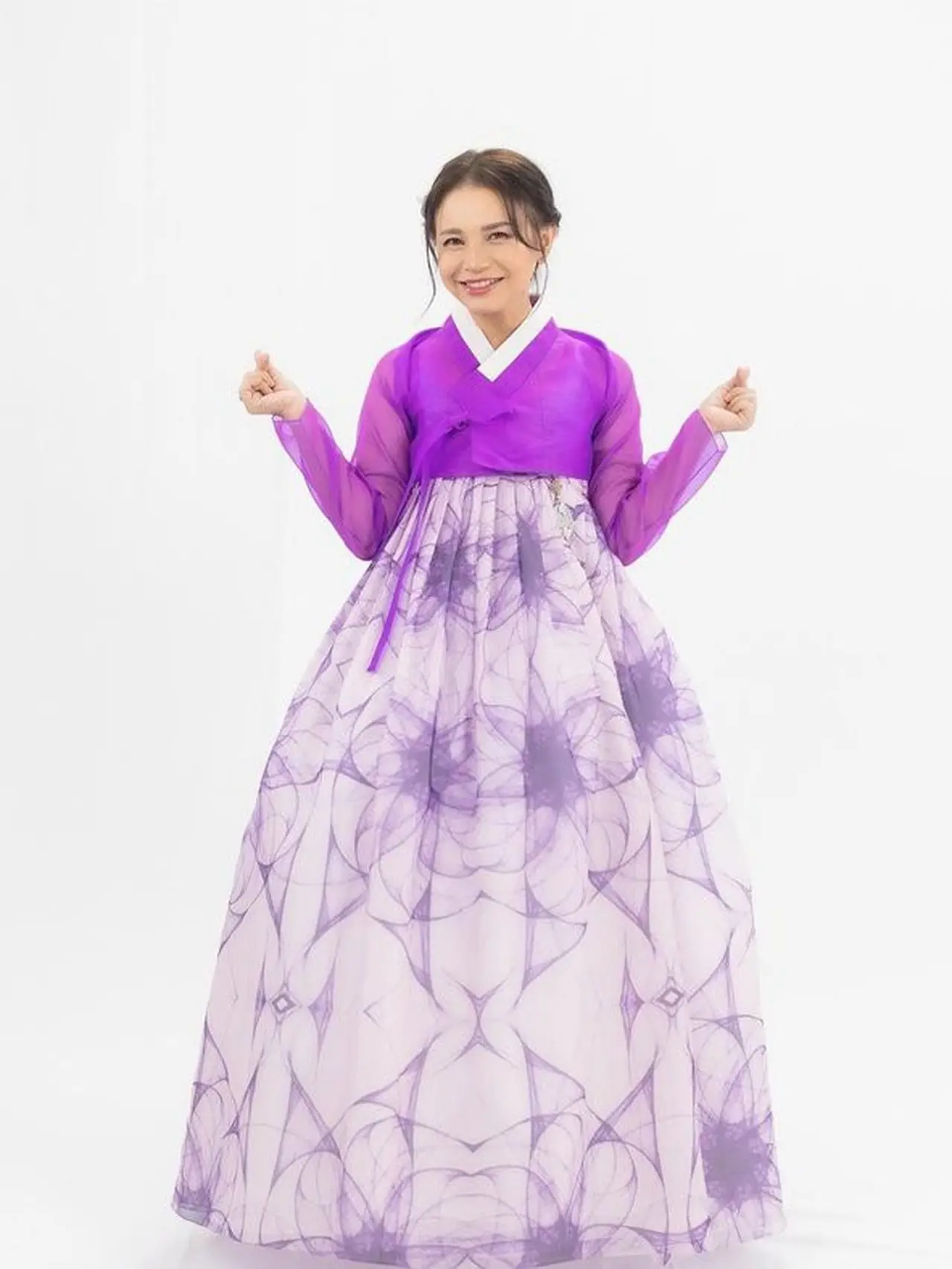 Tampil Menawan, Ini 5 Potret Rossa Pakai Hanbok Motif Batik - Hot ...