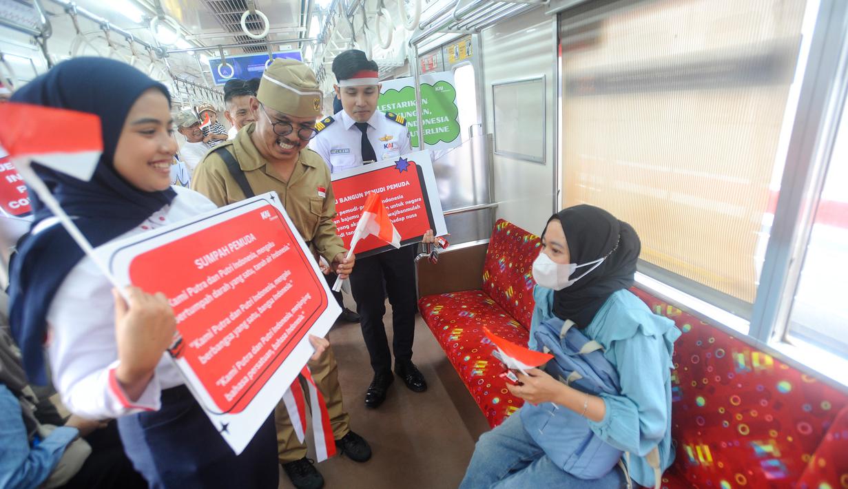 Semarak Hari Sumpah Pemuda Bersama Penumpang KRL Commuterline
