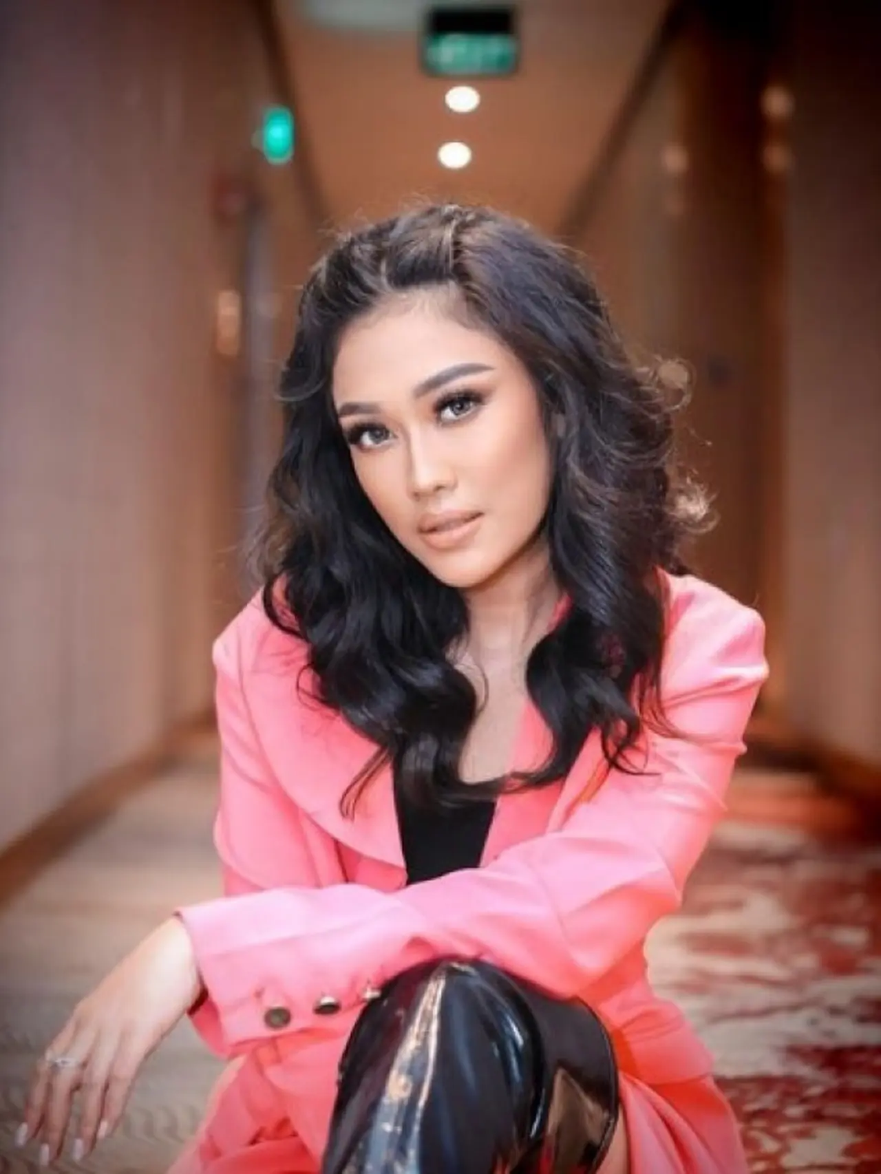 7 Transformasi Oline Mendeng dari Jadi Susi OB Hingga Bergaya Glamor ...