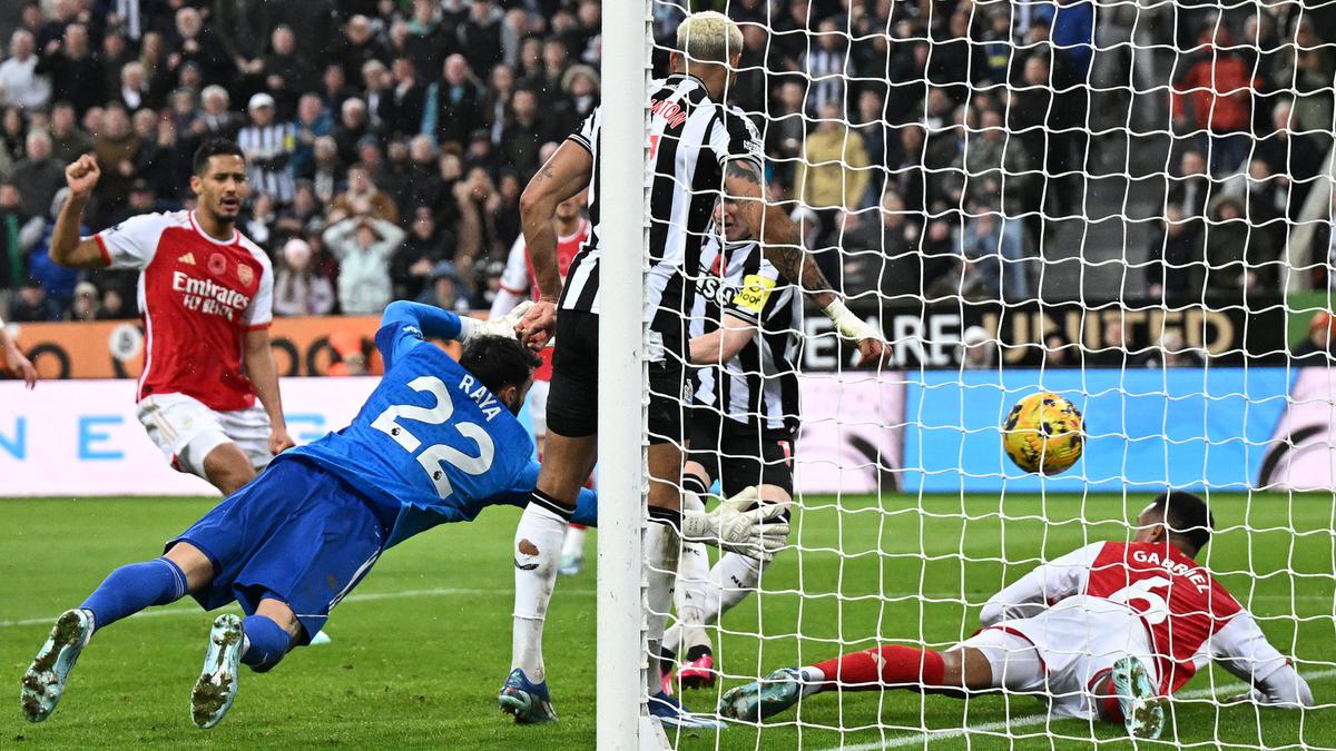 Foto: Proses Gol Kontroversial Anthony Gordon saat Newcastle Berikan ...