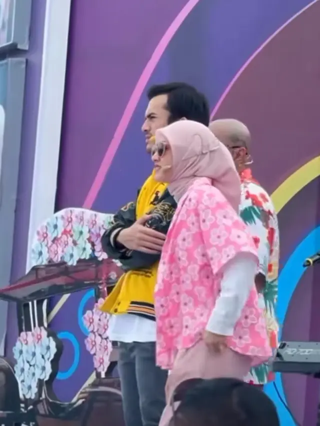 7 Potret Rizky Nazar dan Cut Syifa Kondangan Bareng, Diduga Go Publik - Hot Liputan6.com