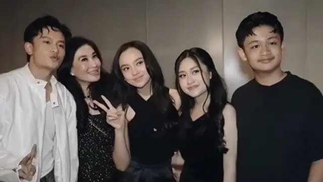 7 Potret Manis Lyodra Ginting Hadiri Ulang Tahun Randy Martin, Disebut ...