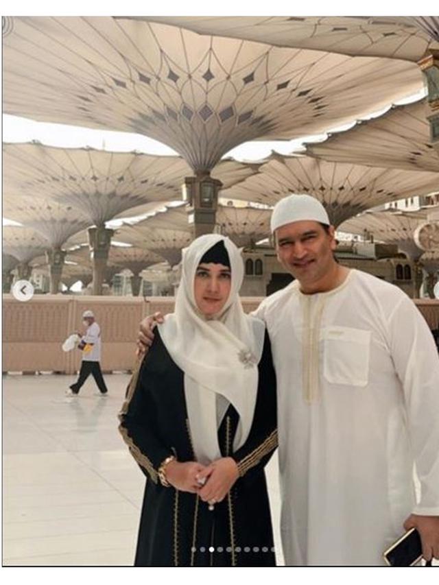 6 Potret Fadia A Rafiq Jalani Umrah Bareng Sang Suami, Semakin Harmonis ...