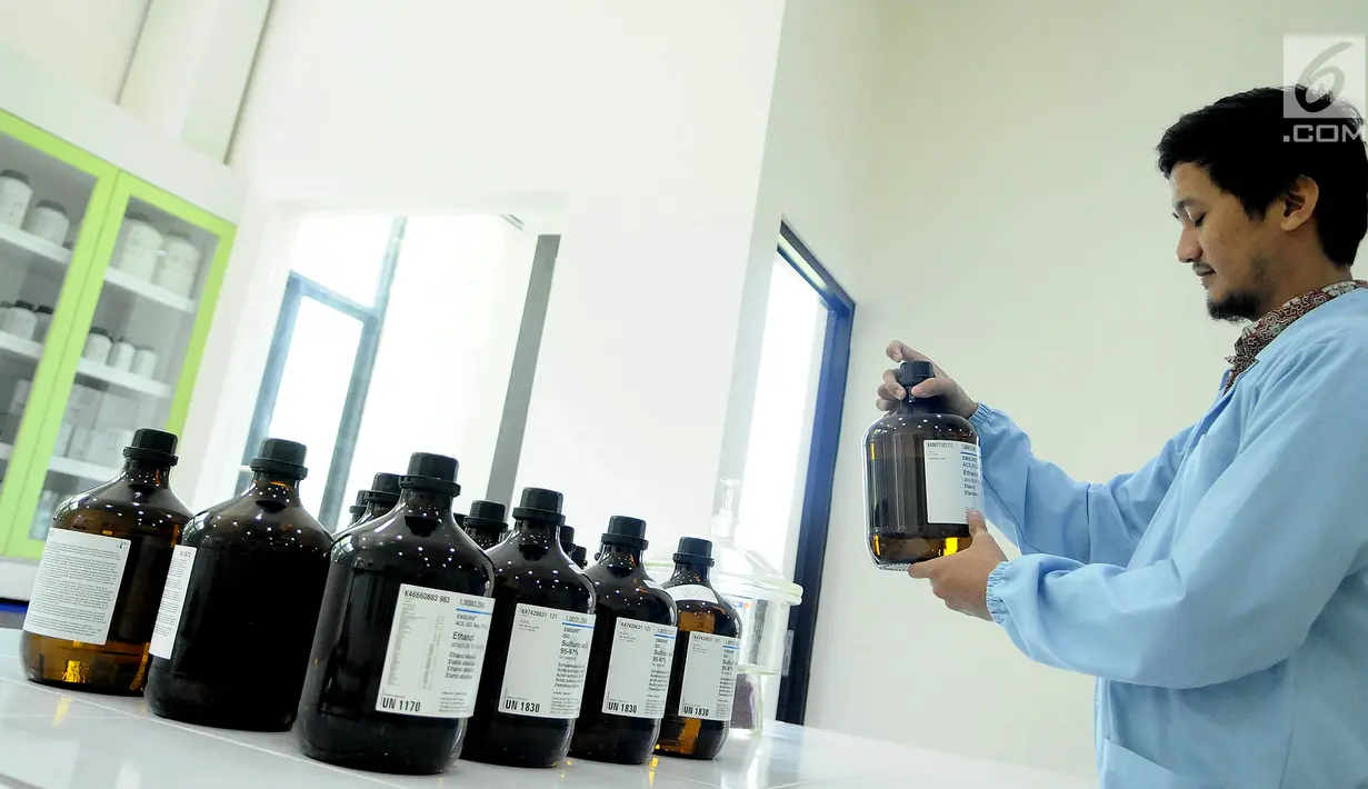 FOTO: Melihat Laboratorium Budi Daya Ikan Hias di Depok - Foto Liputan6.com