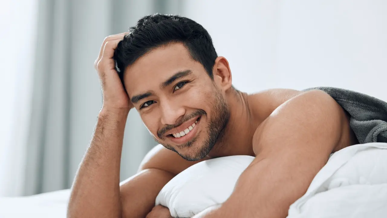 9 Arti Mimpi Bertemu Pria Tampan Tak Dikenal, Bisa Baik atau Buruk Lho!